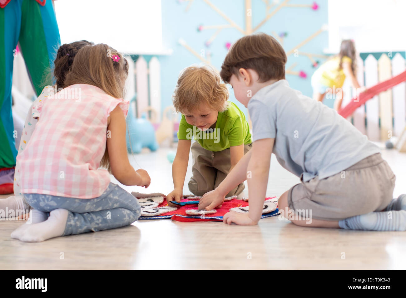 Kids learning activity hi-res stock photography and images - Alamy