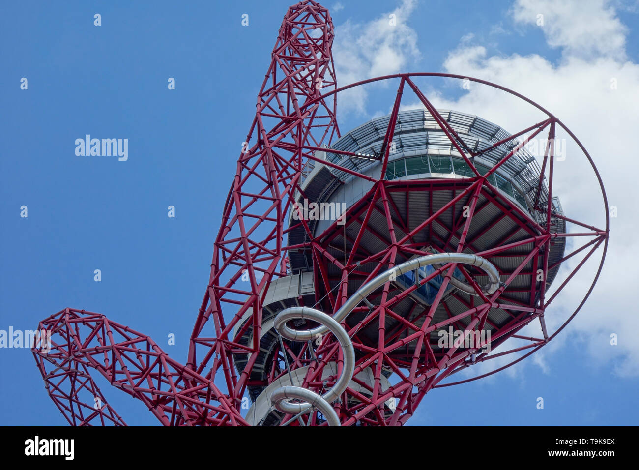 The 114.5m tall ArcelorMittal Orbit observation tower in the Queen ...