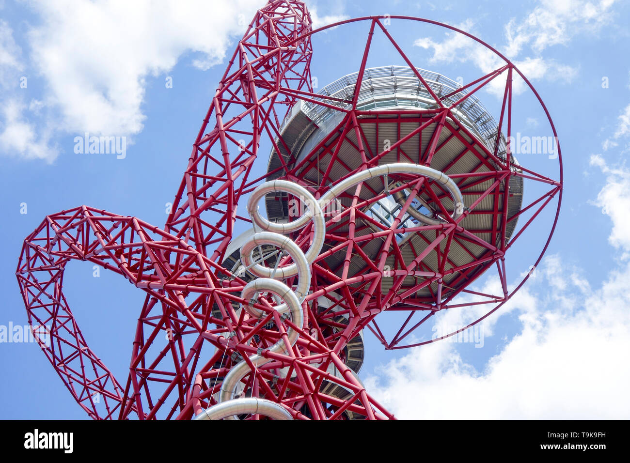 The 114.5m tall ArcelorMittal Orbit observation tower in the Queen ...