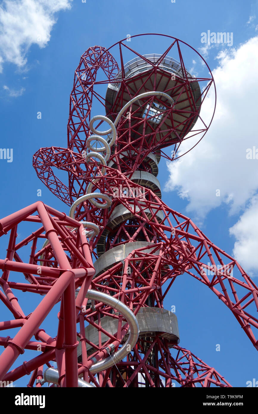 The 114.5m tall ArcelorMittal Orbit observation tower in the Queen ...