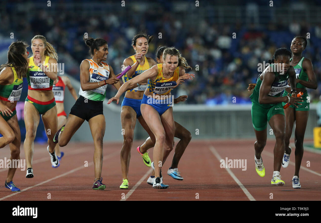 Female sprinters in starting blocks hi-res stock photography and images ...