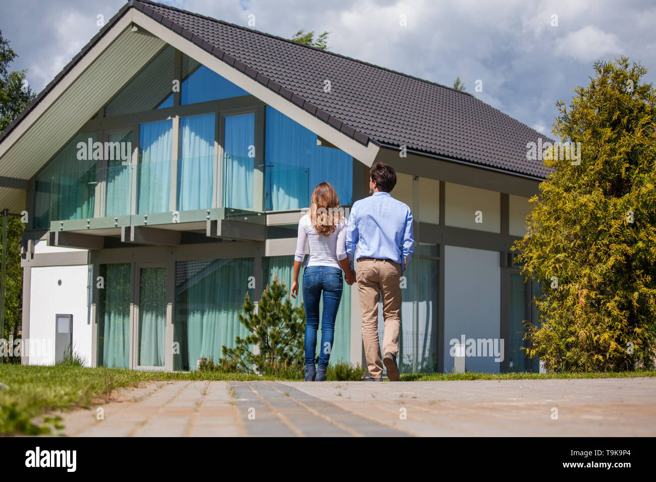 Couple people walking home together hi-res stock photography and images ...
