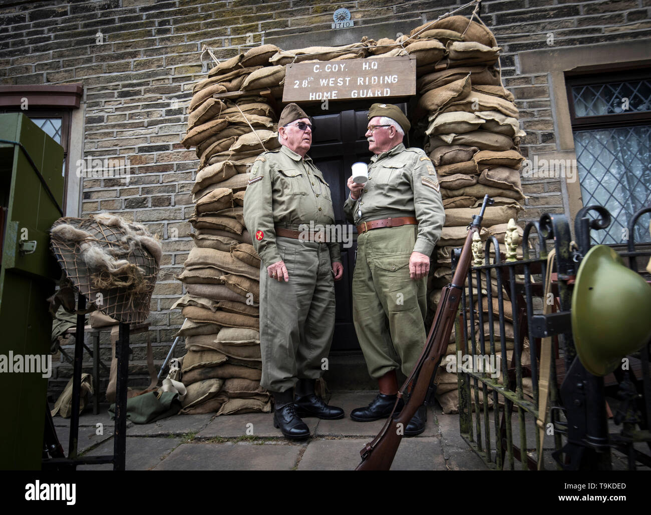 People enjoy the Haworth 40s weekend Stock Photo - Alamy