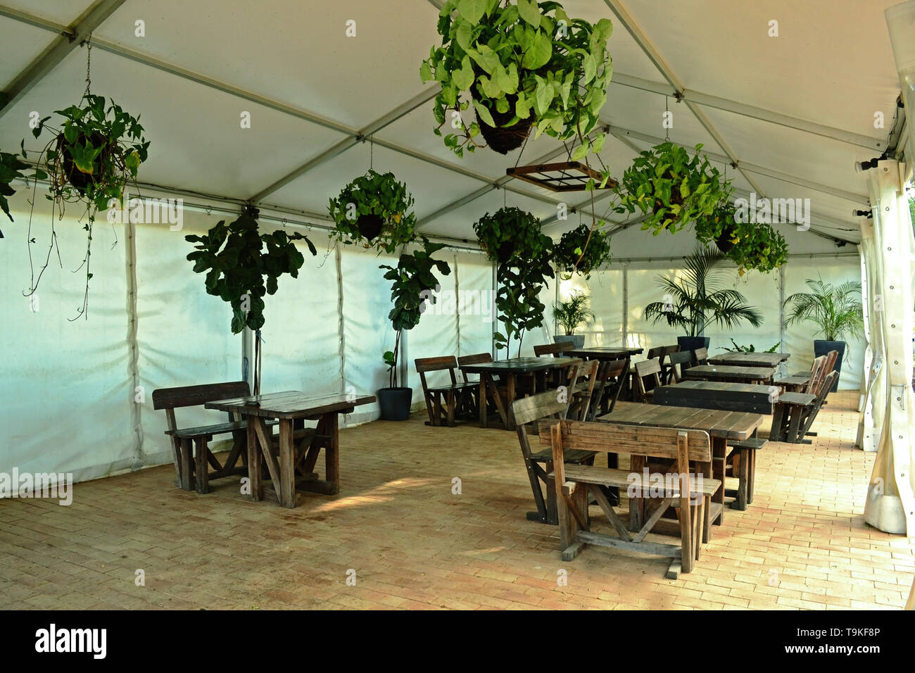 Garden Banquet Hall And Outdoor Receptions Stock Photo - Alamy