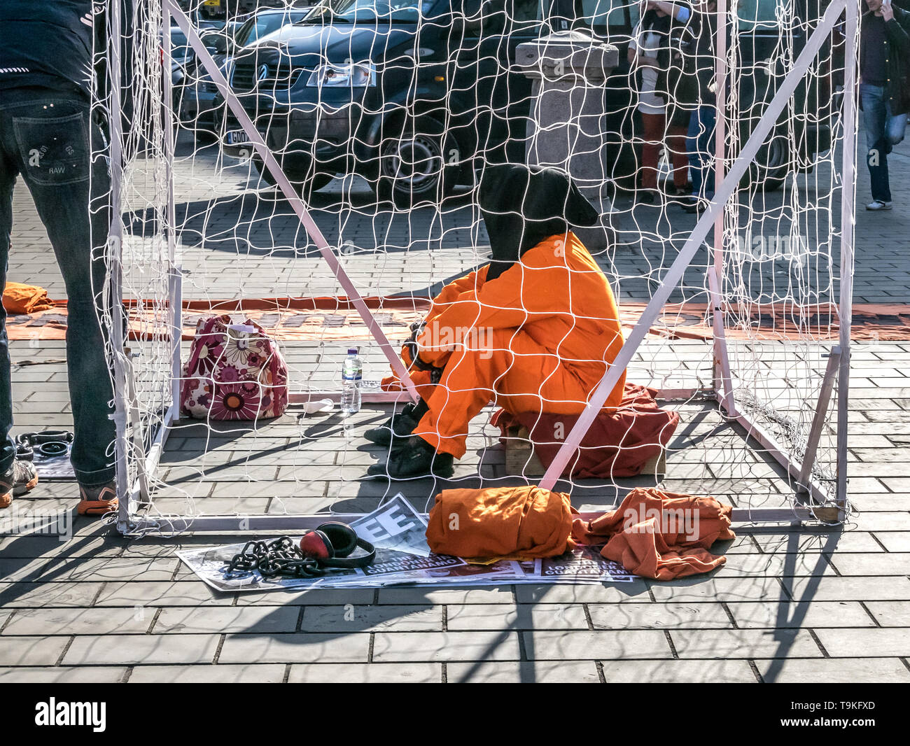 14-hour caged vigil held in Trafalgar Square in protest of Shaker Aamer ...