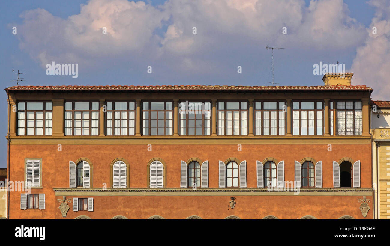 Traditional building exterior hi-res stock photography and images - Alamy