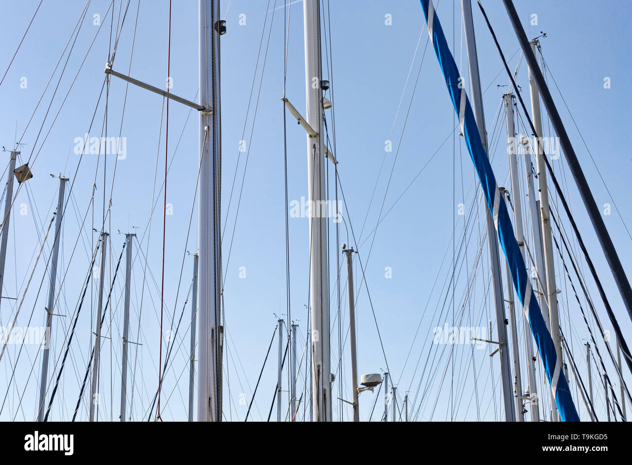 Main mast rigging of old sailing ship hi-res stock photography and ...