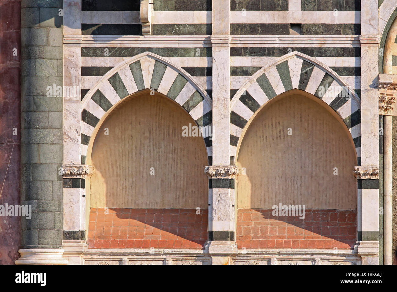 Two arches hi-res stock photography and images - Alamy