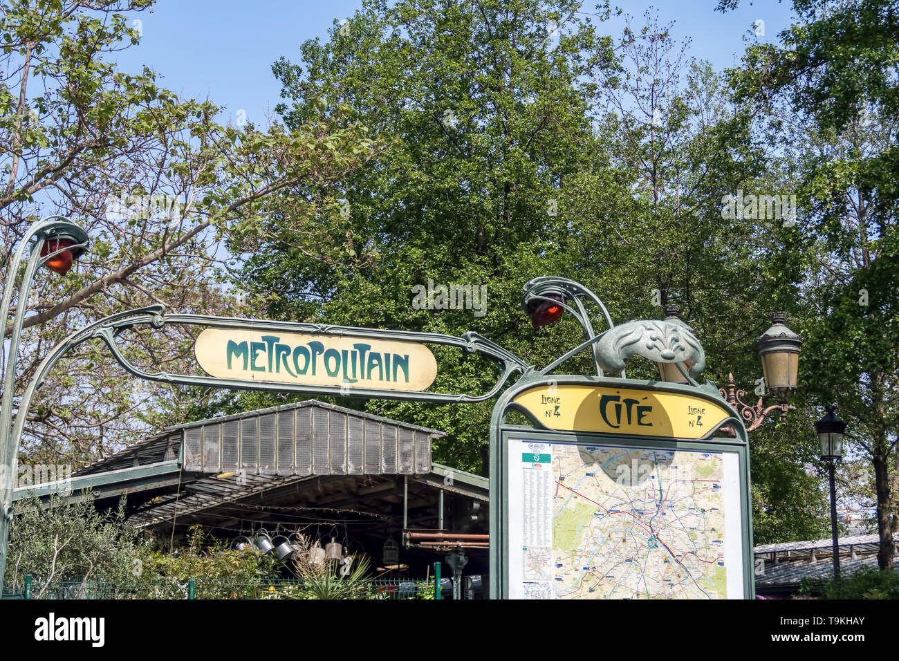 Paris metro sign at station Cite - Paris, France Stock Photo - Alamy