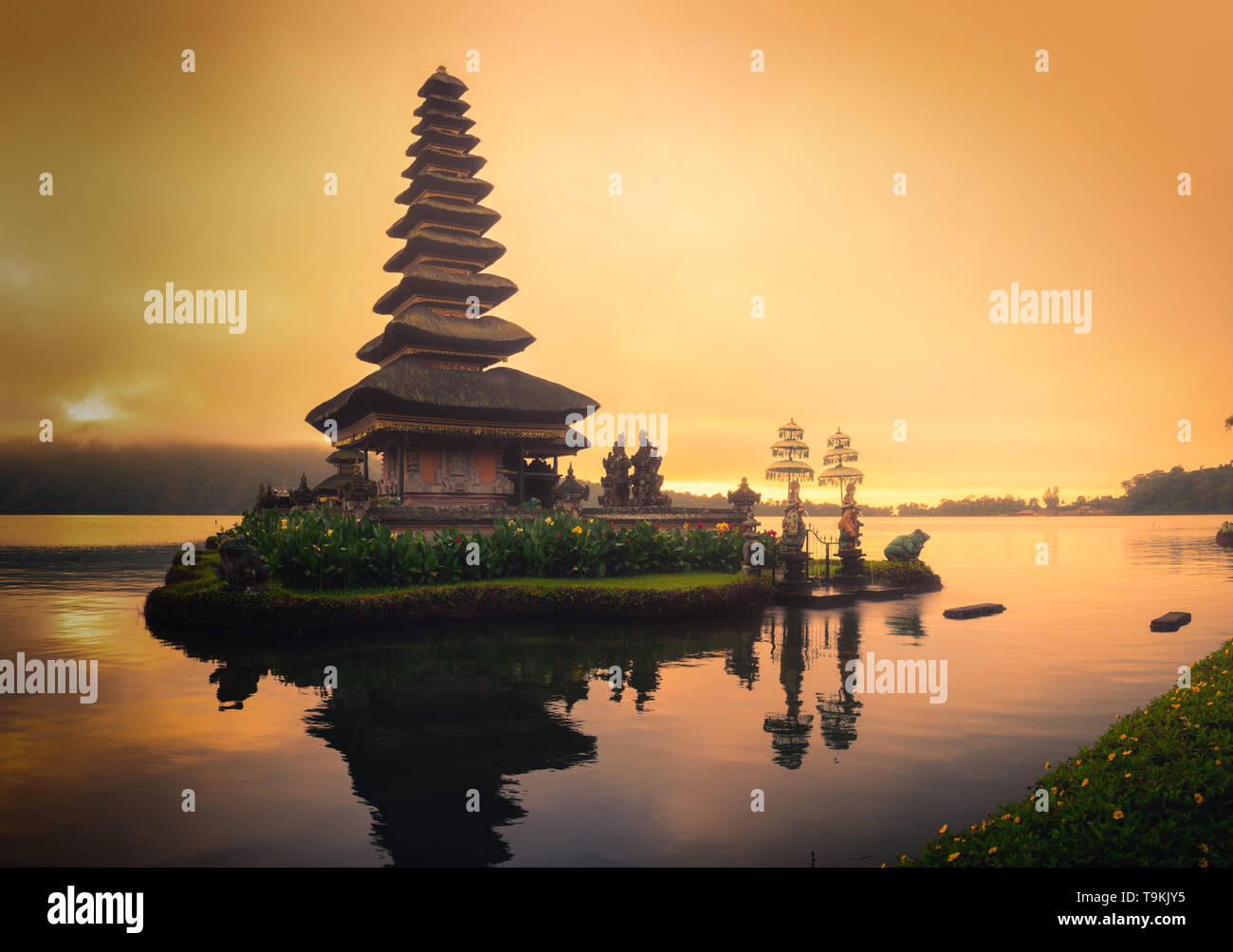 Pura Ulun Danu Bratan, Hindu temple on Bratan lake landscape at sunrise in Bali, Indonesia Stock ...