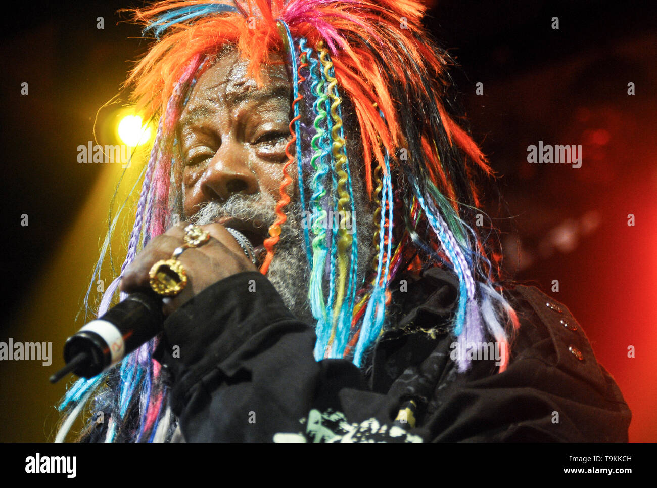 Outlandish fashion show hi-res stock photography and images - Alamy