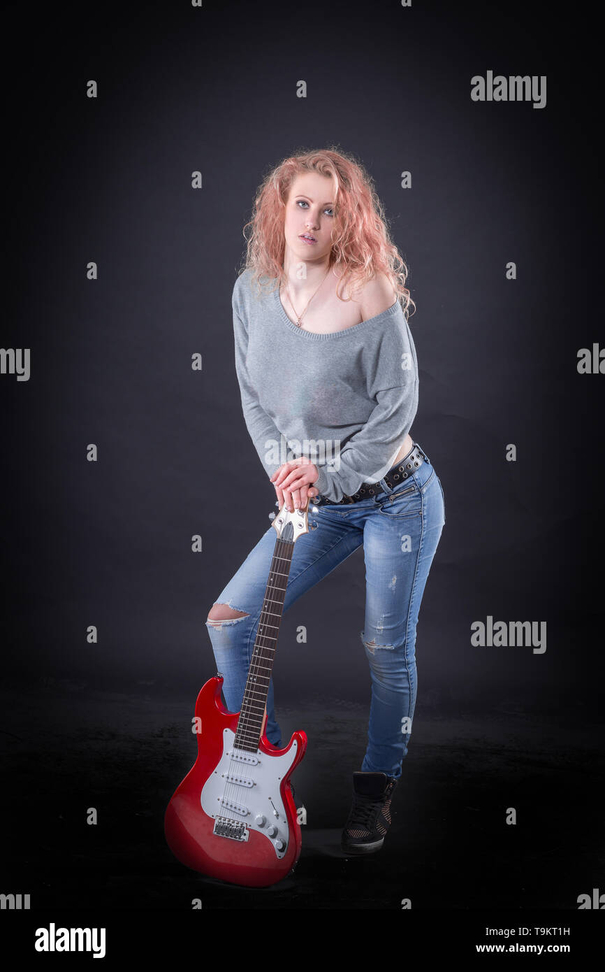 Female rock guitarists hi-res stock photography and images - Alamy