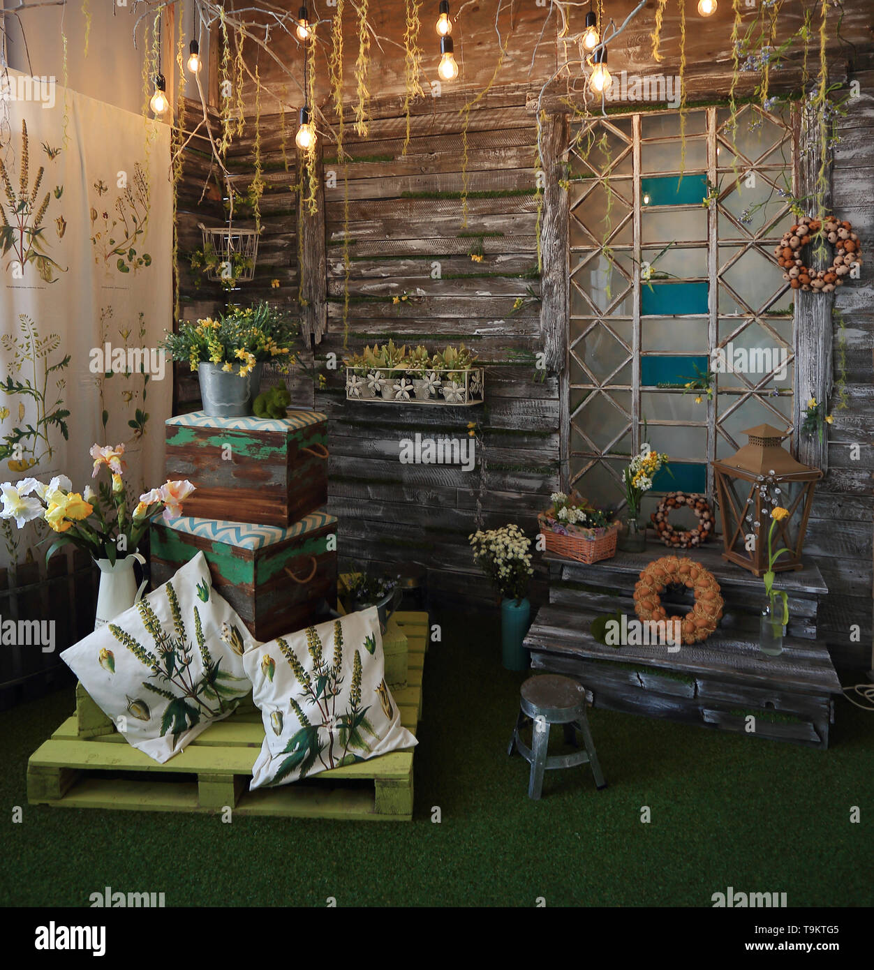 Seating areas in modern room hi-res stock photography and images - Alamy