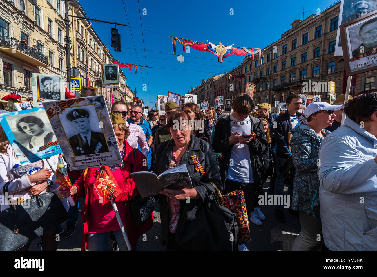 People carry world flags hi-res stock photography and images - Alamy
