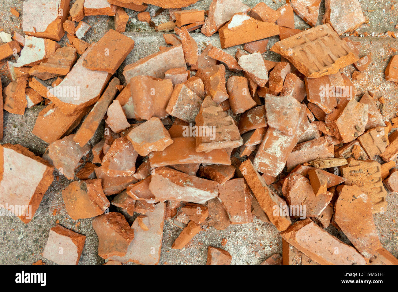 Broken bricks hi-res stock photography and images - Alamy