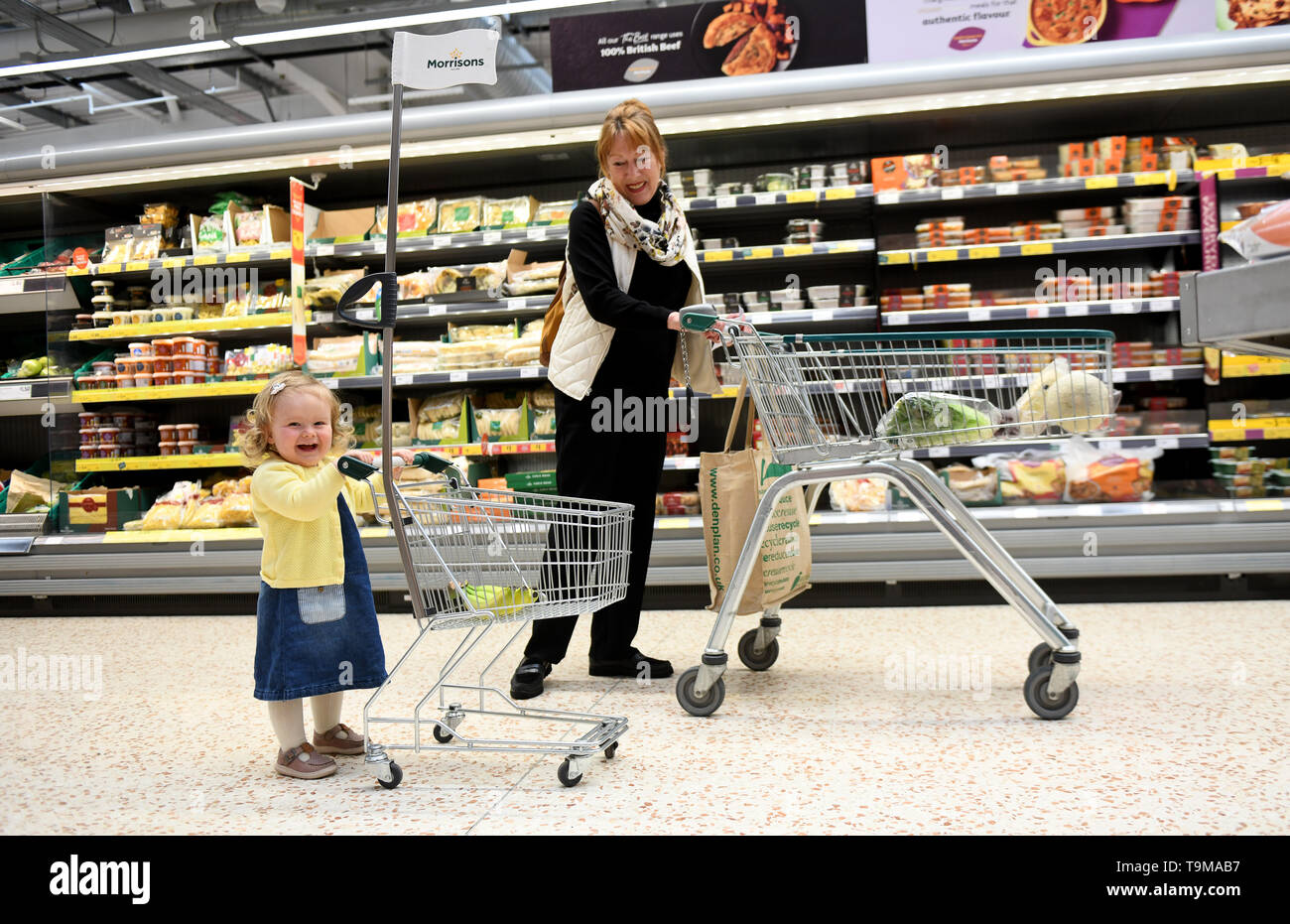 Woman and child shopping in supermarket Britain Uk family shopper shop ...