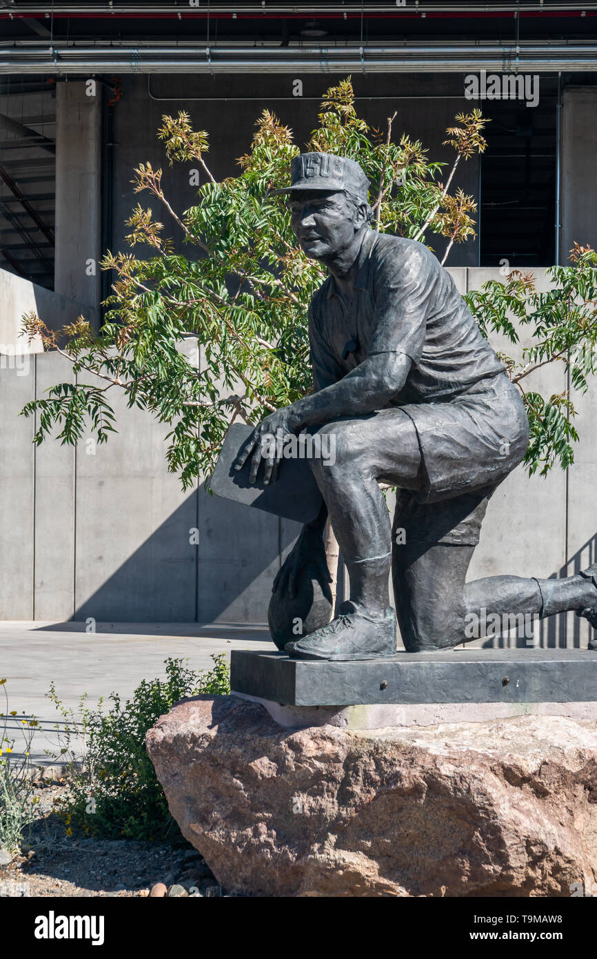 TEMPE, AZ/USA - APRIL 10, 2019: Frank Kush statue on the campus of ...