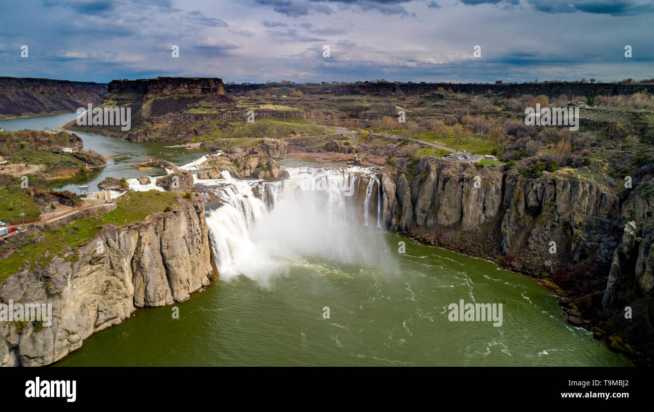 Huge waterfall on the Snake river in Idaho with rock cliffs and mist ...