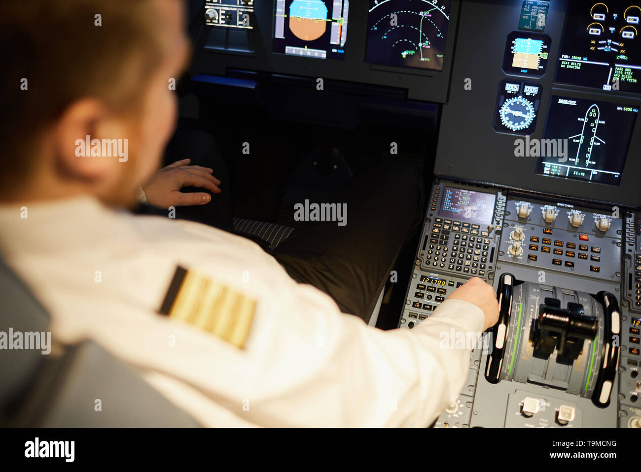 Airline pilot hi-res stock photography and images - Alamy