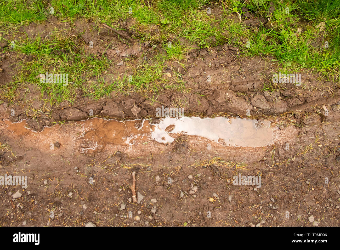 Edge of road hi-res stock photography and images - Alamy