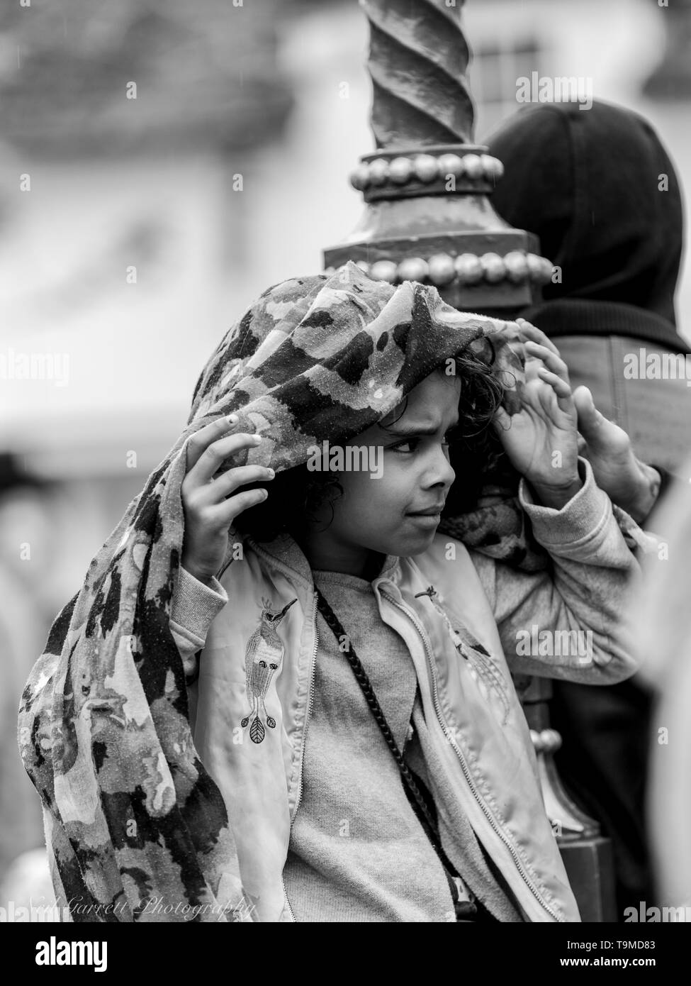 Sheltering from rain hi-res stock photography and images - Alamy