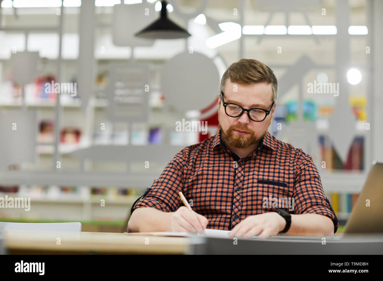 Filling form university hi-res stock photography and images - Alamy