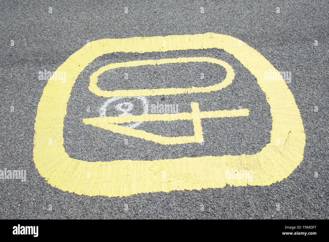 40 mph speed restriction hi-res stock photography and images - Alamy