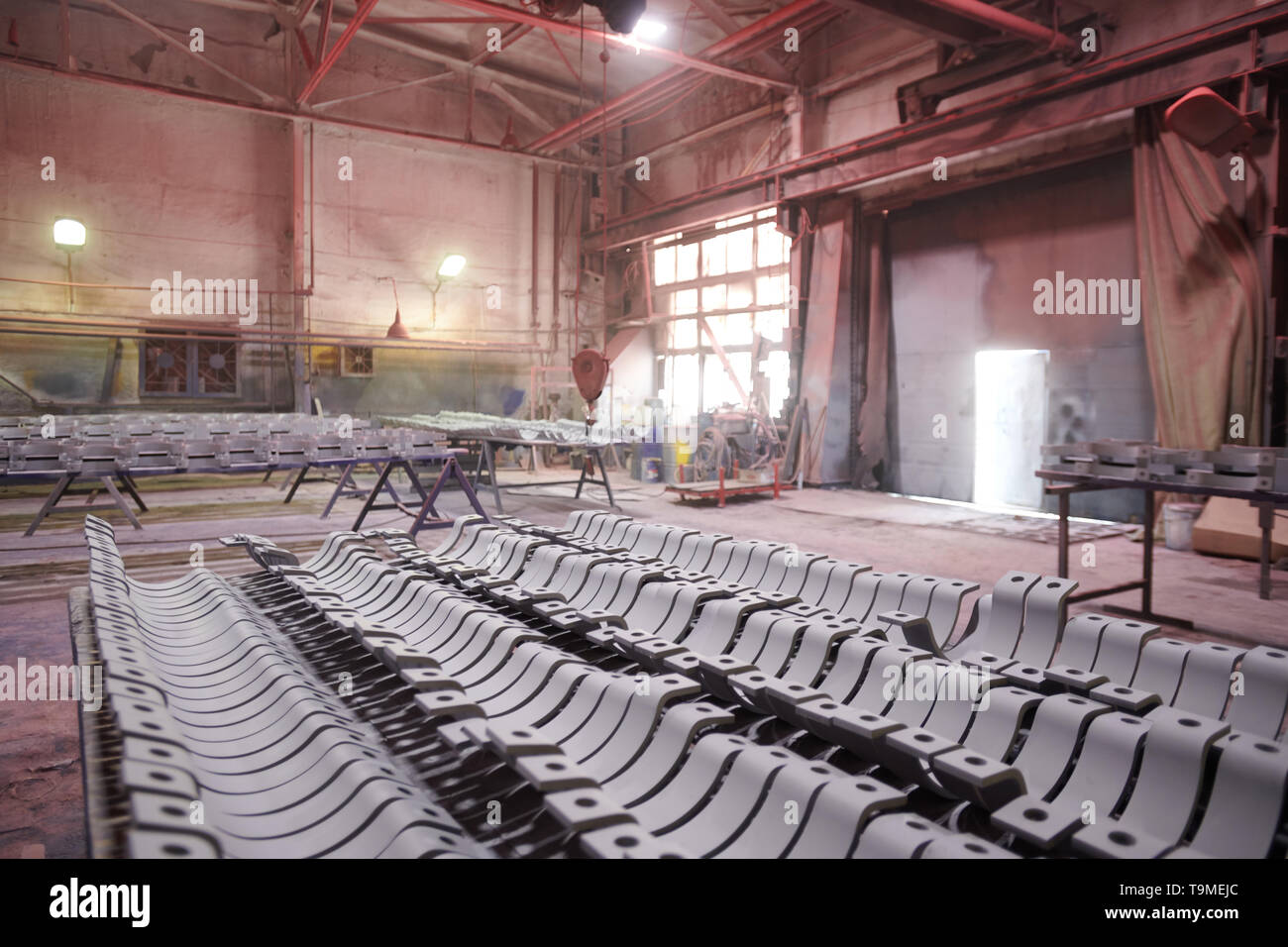Empty factory space hi-res stock photography and images - Alamy