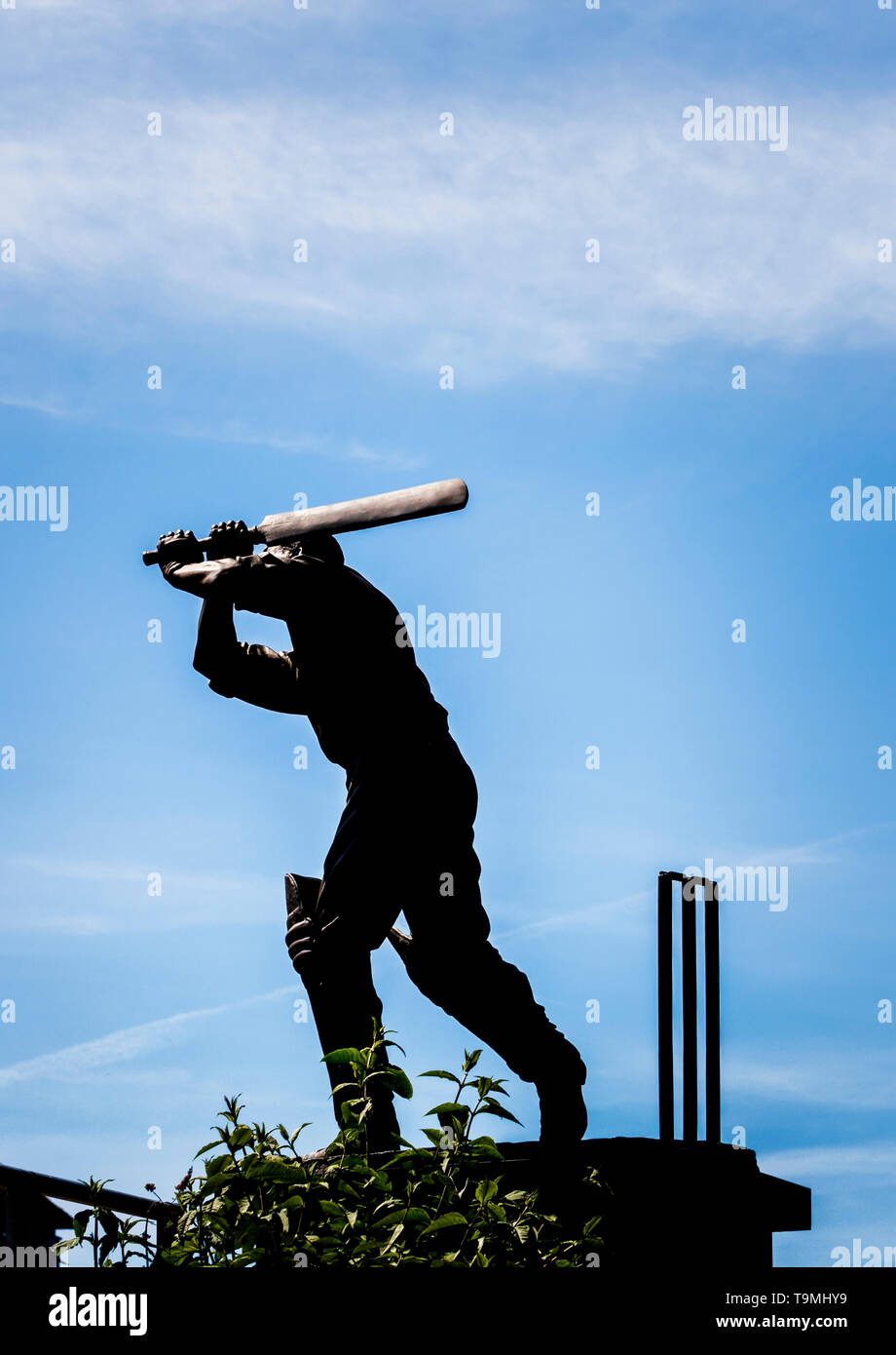 Bronze statue basingstoke hi-res stock photography and images - Alamy