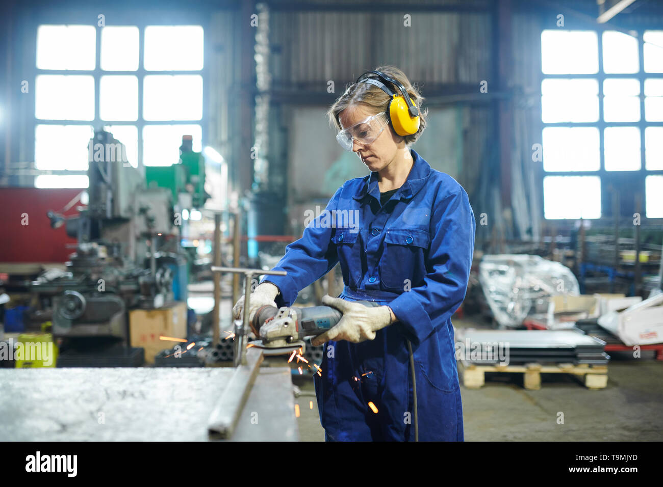 Diy car garage hi-res stock photography and images - Alamy