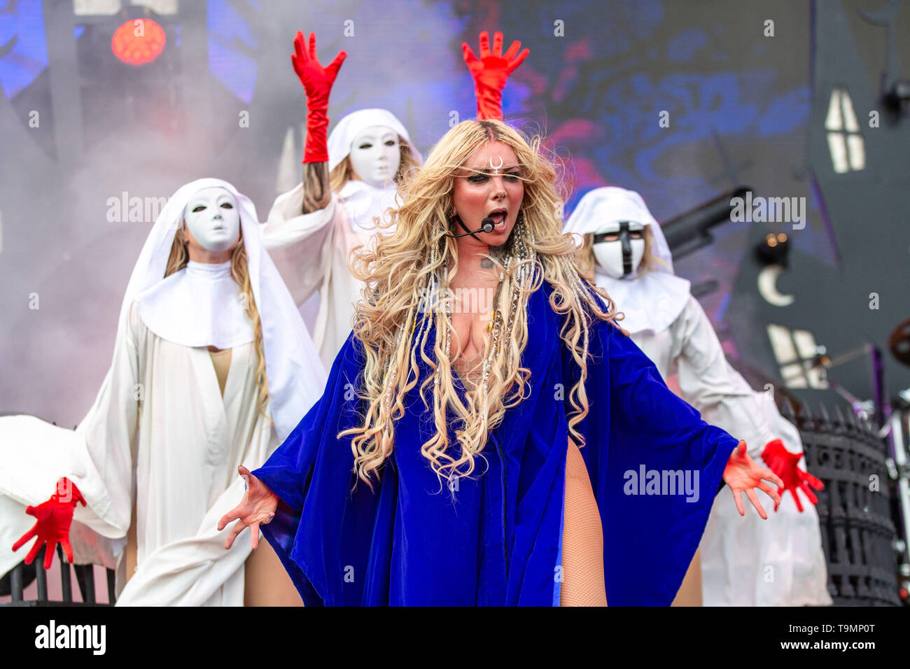 Maria Brink Revolver