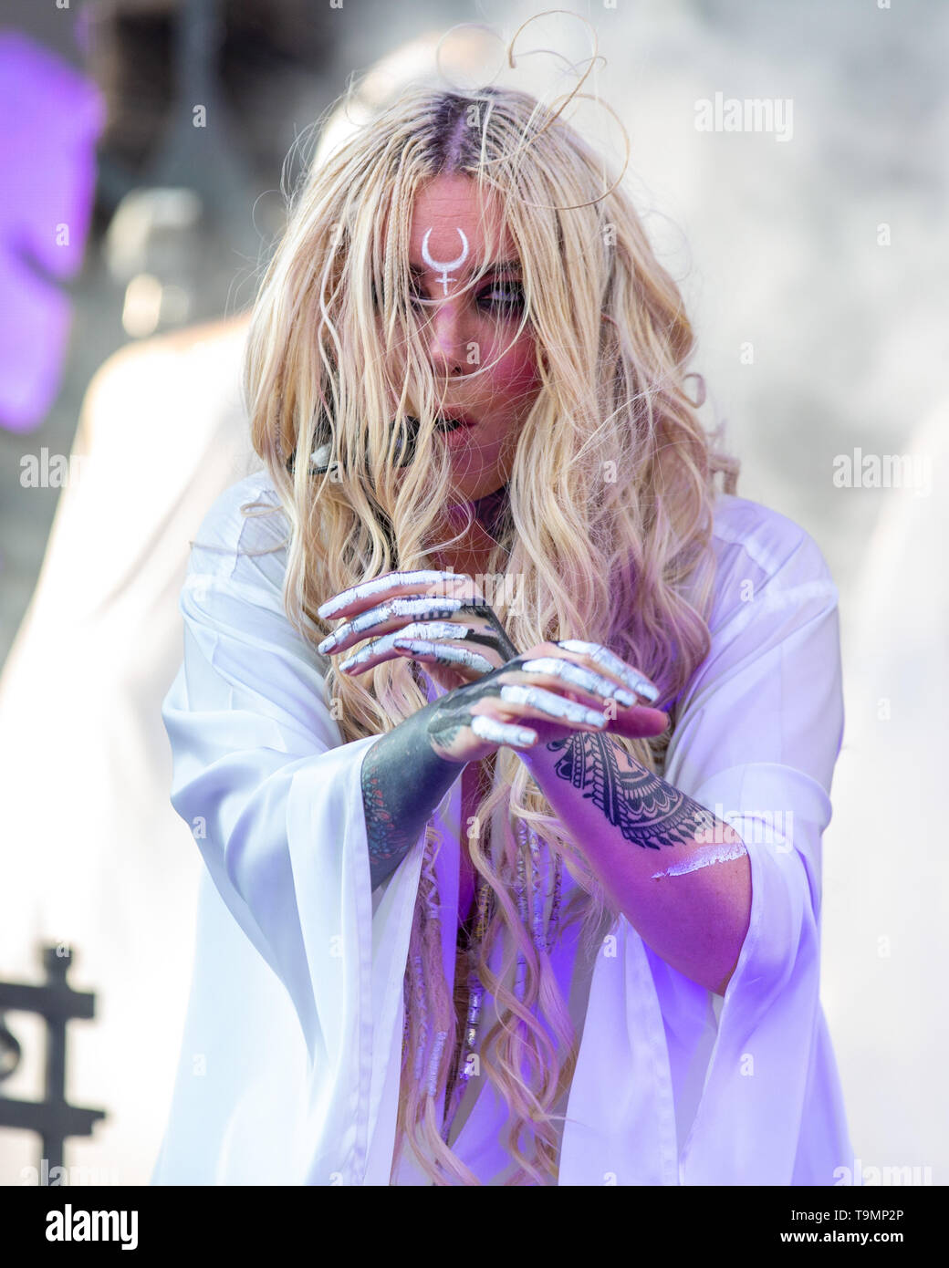 Maria Brink Revolver