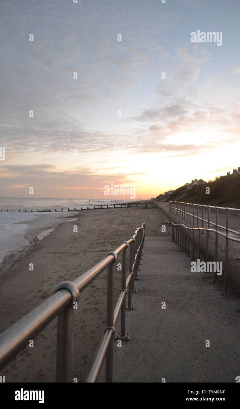 Beach sunset uk hi-res stock photography and images - Alamy