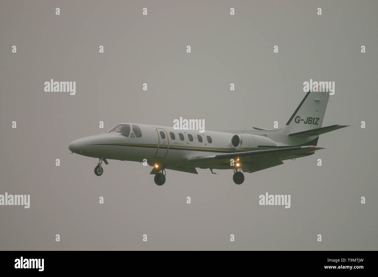 Cessna 550 Citation II G-JBIZ business jet landing in bad weather ...