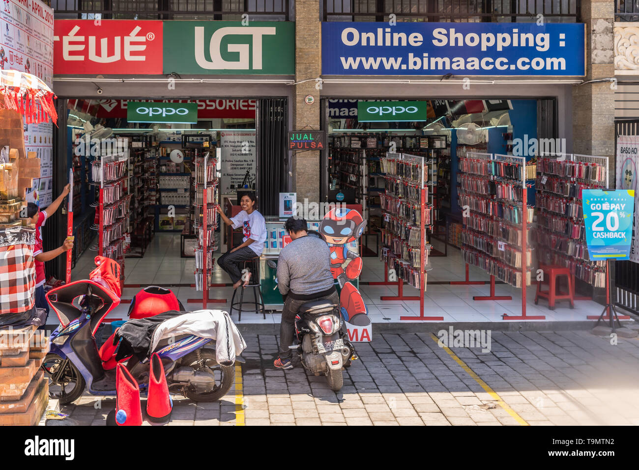 Store Assistants Electronics