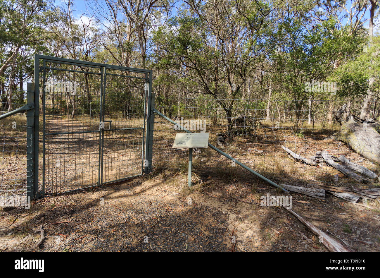 Dingo fence australia hi-res stock photography and images - Alamy