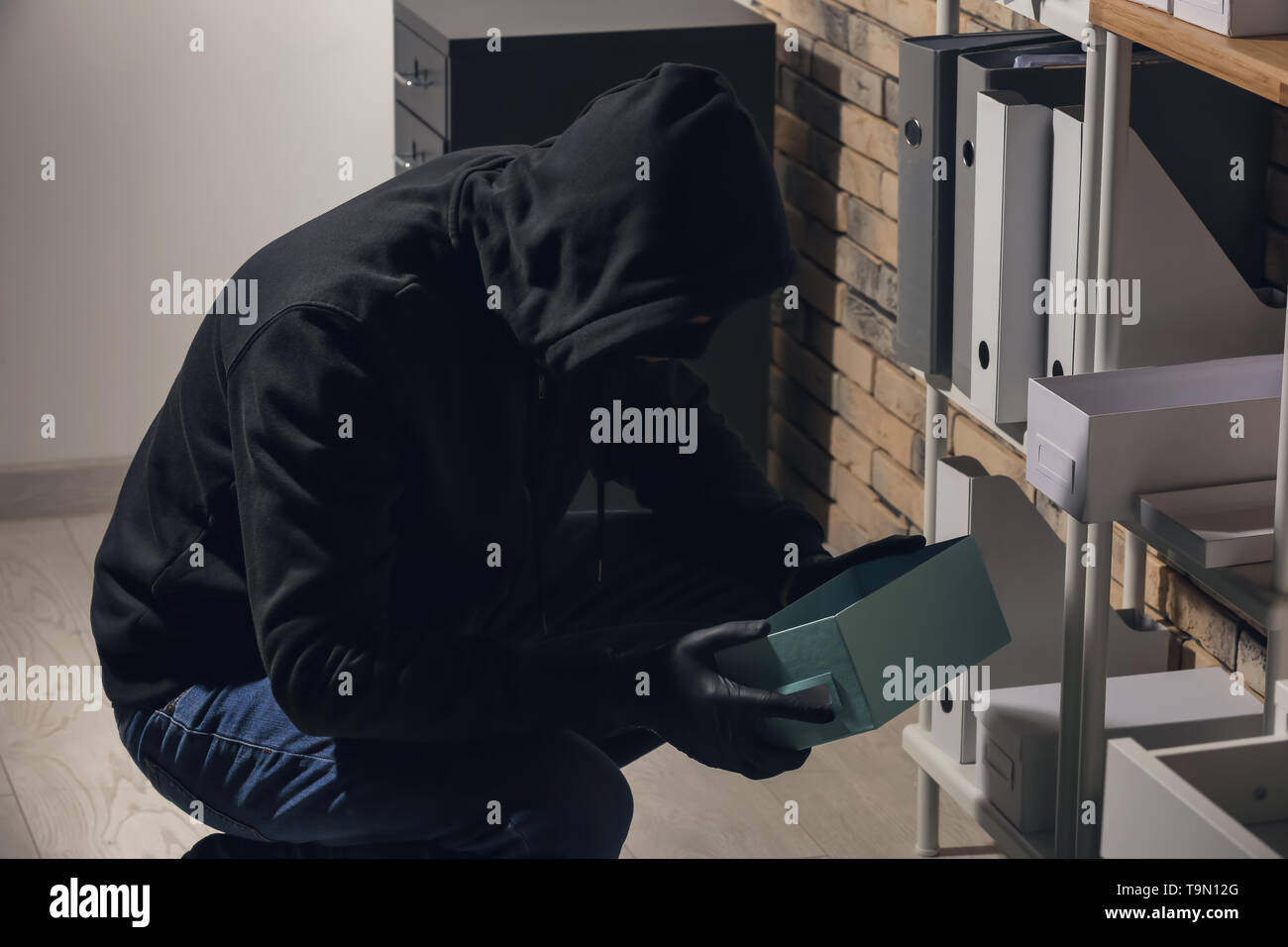 Action office system hi-res stock photography and images - Alamy