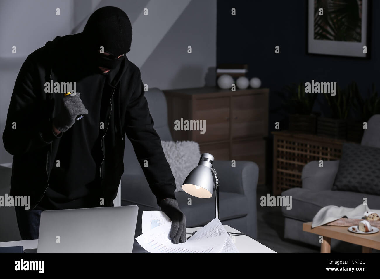 Stealing documents hi-res stock photography and images - Alamy