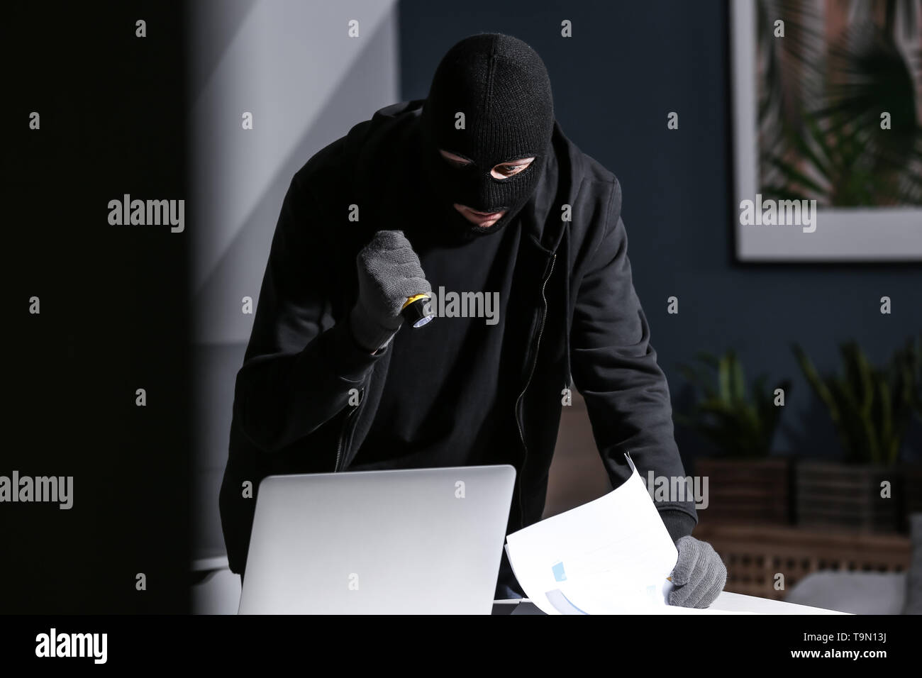 Stealing documents hi-res stock photography and images - Alamy