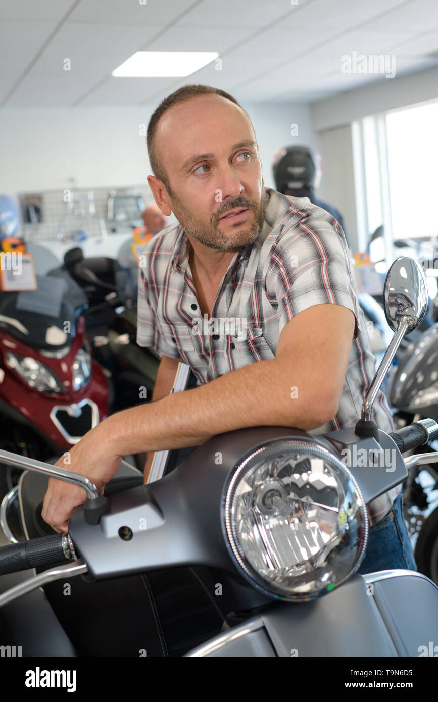 Glad man customer holding hi-res stock photography and images - Alamy