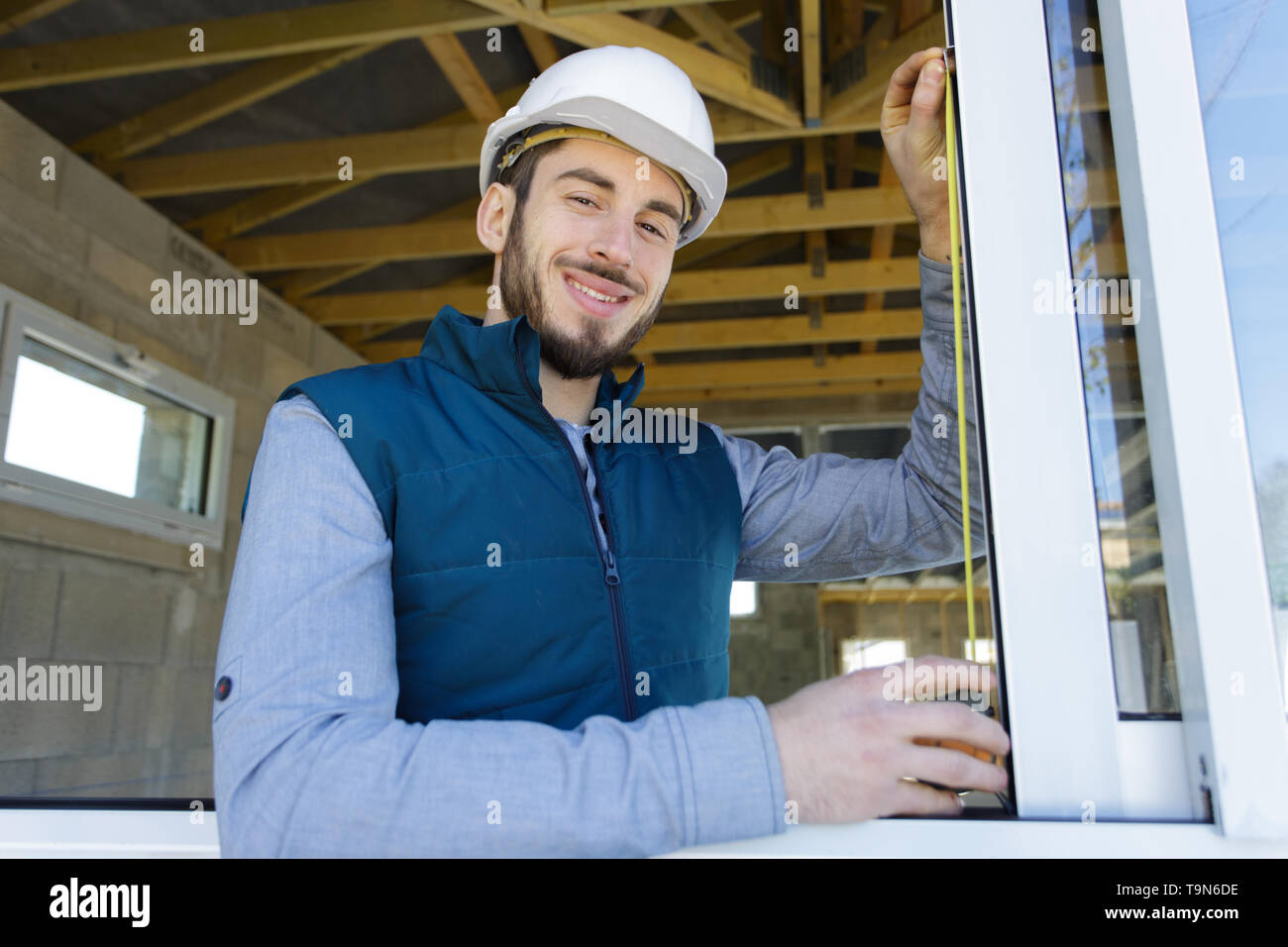 man measuring window Stock Photo - Alamy