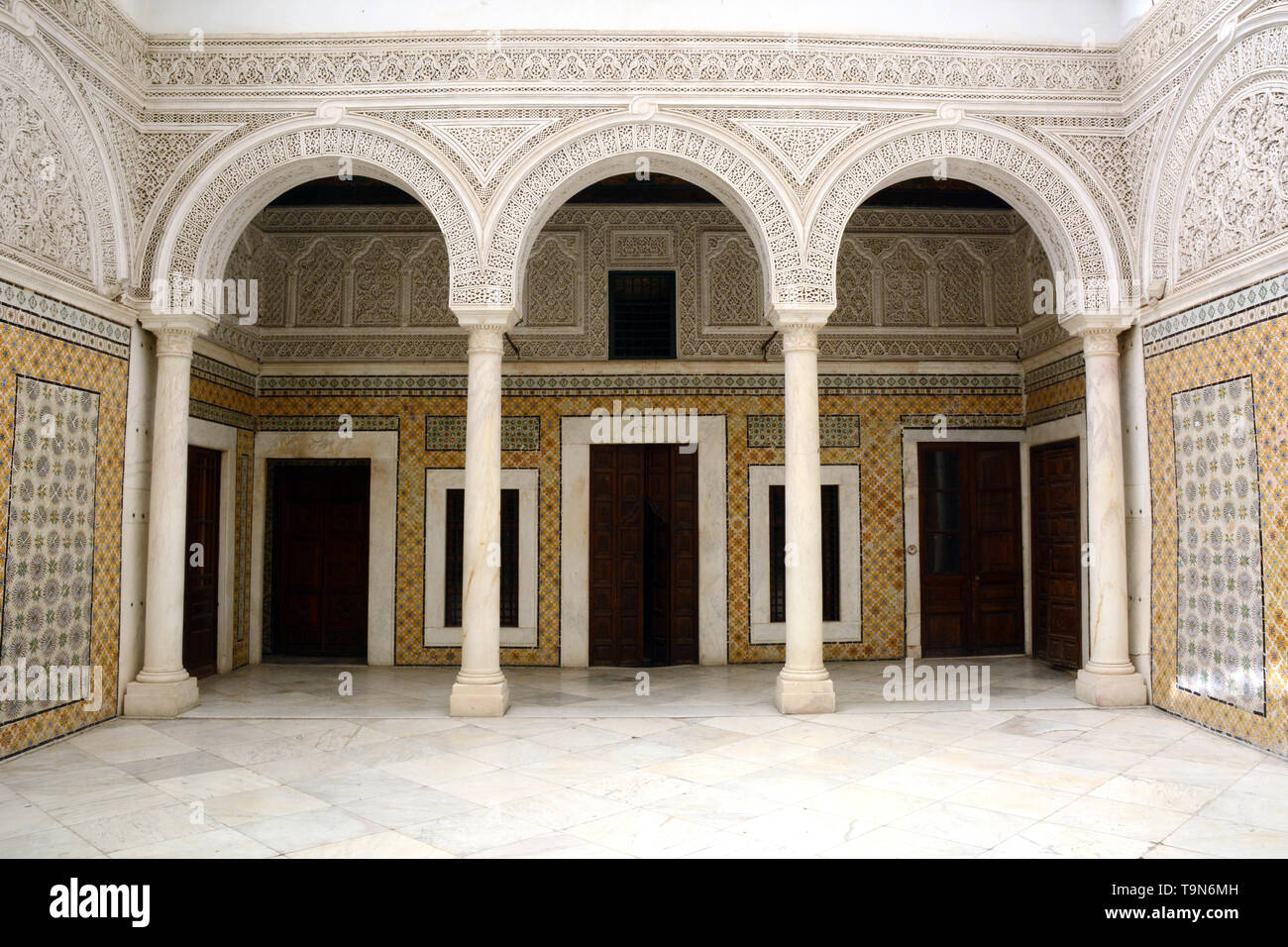 Columns in islamic architecture hi-res stock photography and images - Alamy