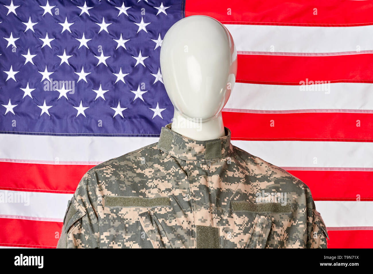 Dummy wearing uniform hi-res stock photography and images - Alamy