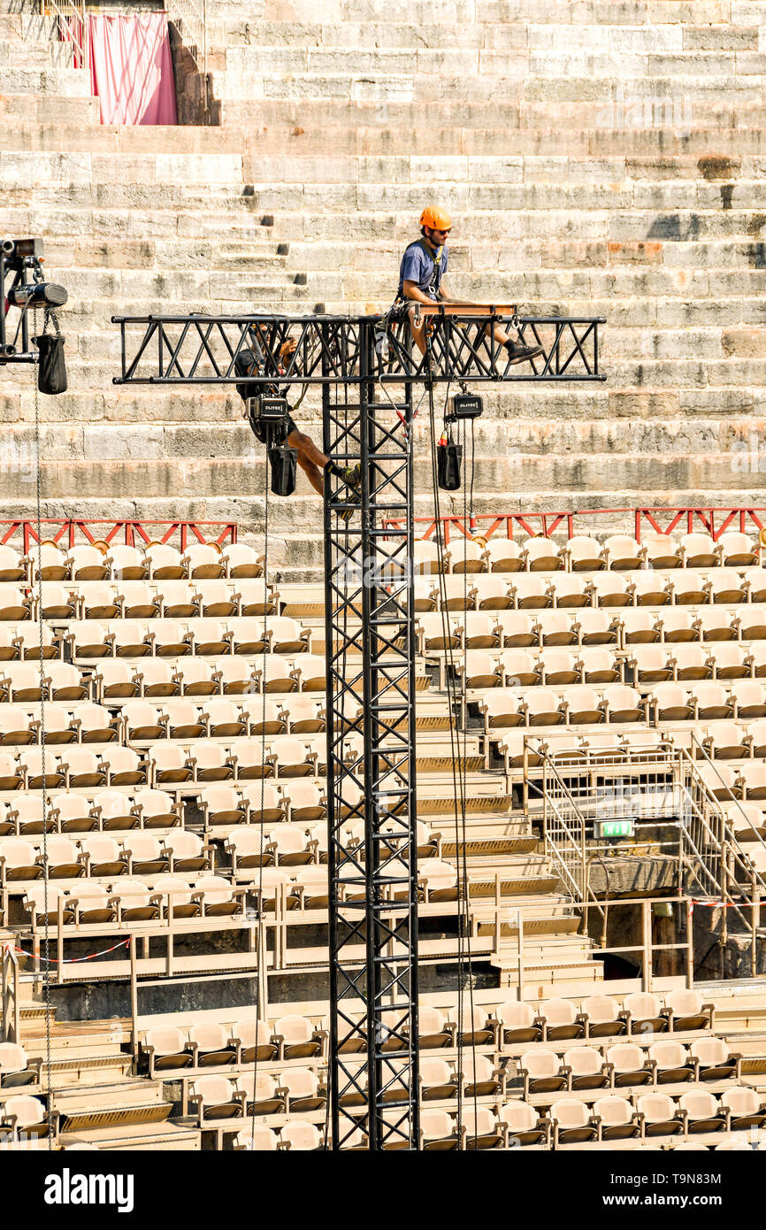 Tall lighting gantry hi-res stock photography and images - Alamy