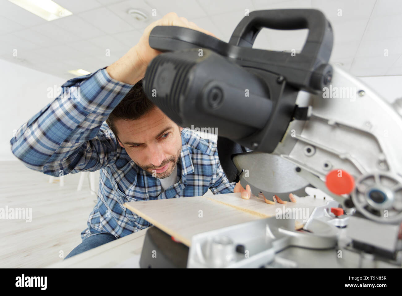 man cutting wood with circular saw Stock Photo - Alamy