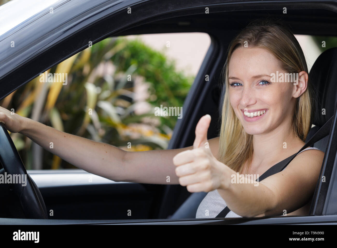 Woman off licence hi-res stock photography and images - Alamy