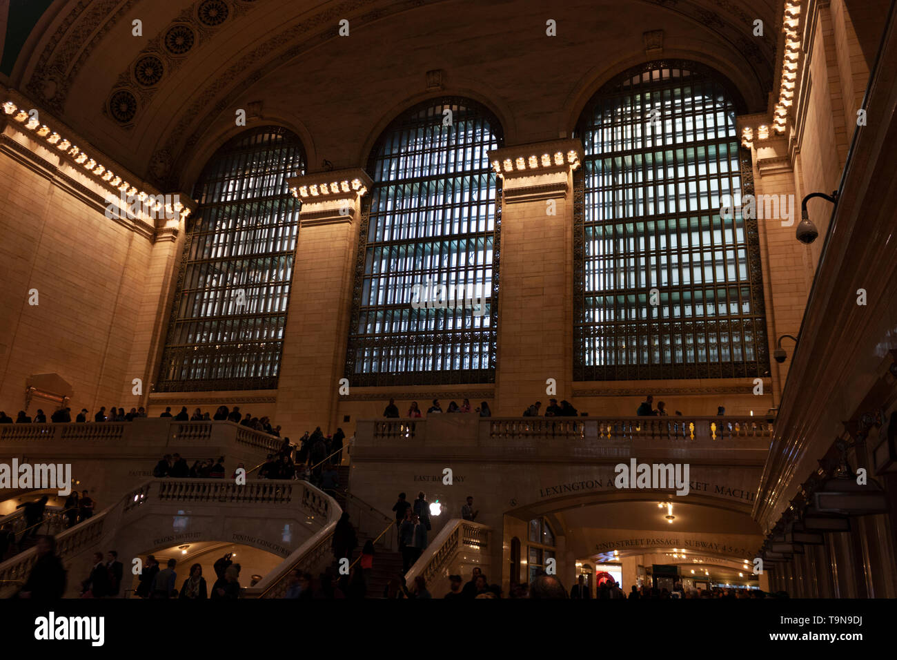 Commuter rail terminal hi-res stock photography and images - Alamy