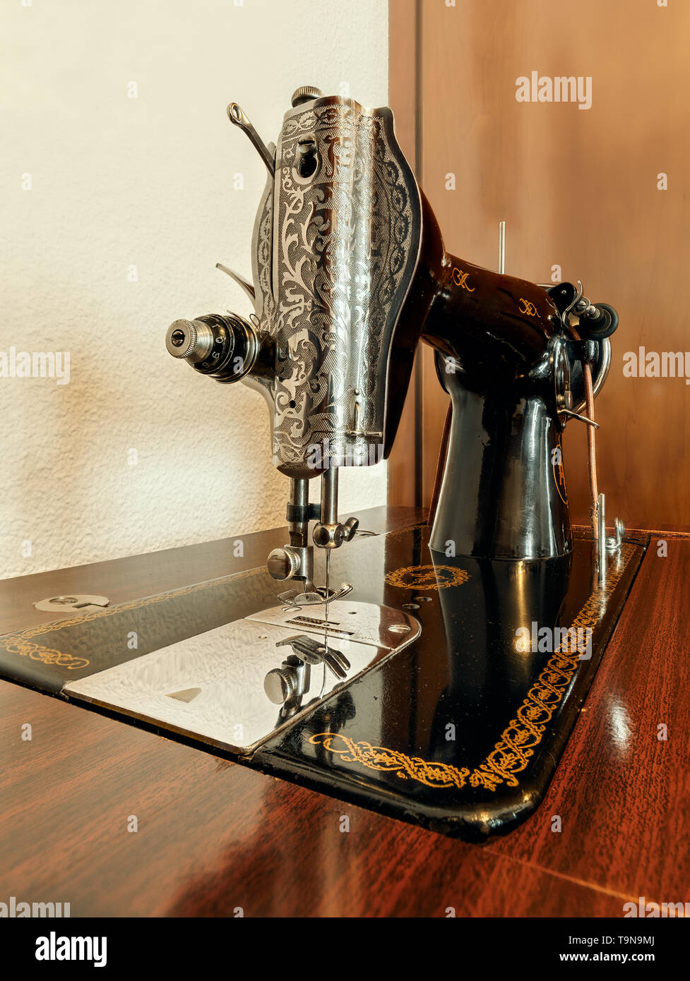 Vintage sewing machine close hi-res stock photography and images - Alamy