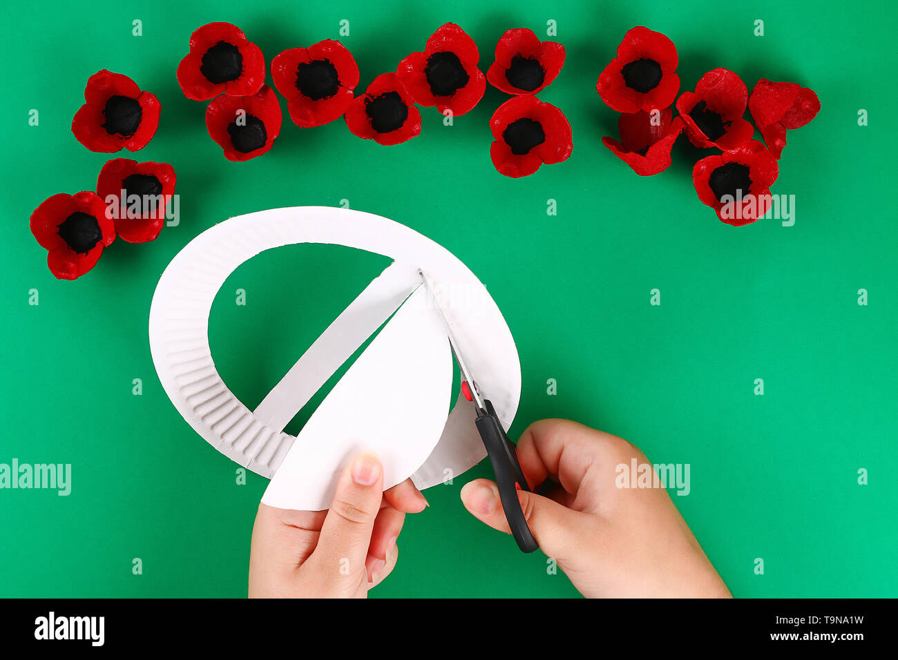 9 Diy wreath red poppy Anzac Day, Remembrance, Remember, Memorial day ...