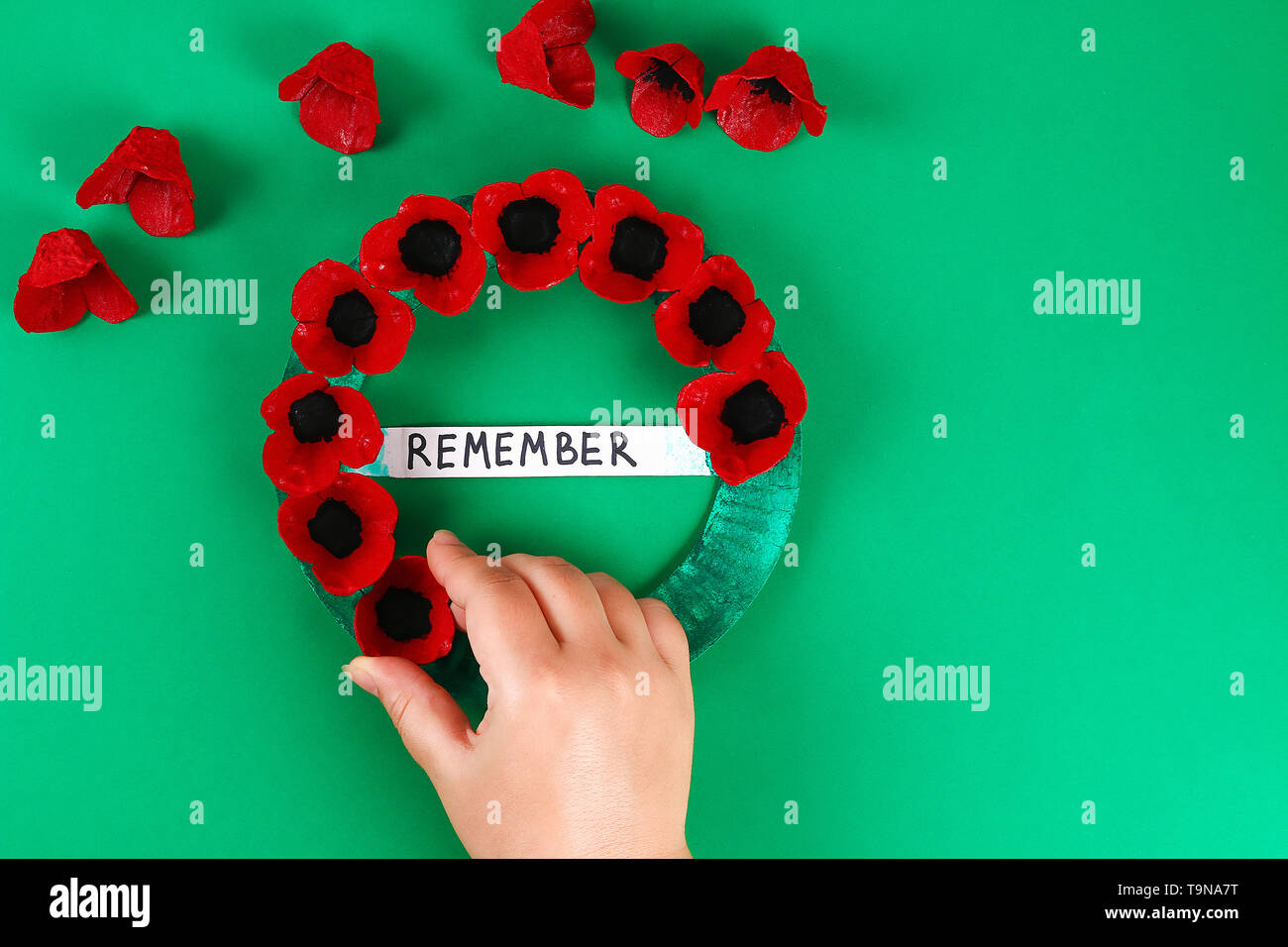 14 Diy wreath red poppy Anzac Day, Remembrance, Remember, Memorial day ...